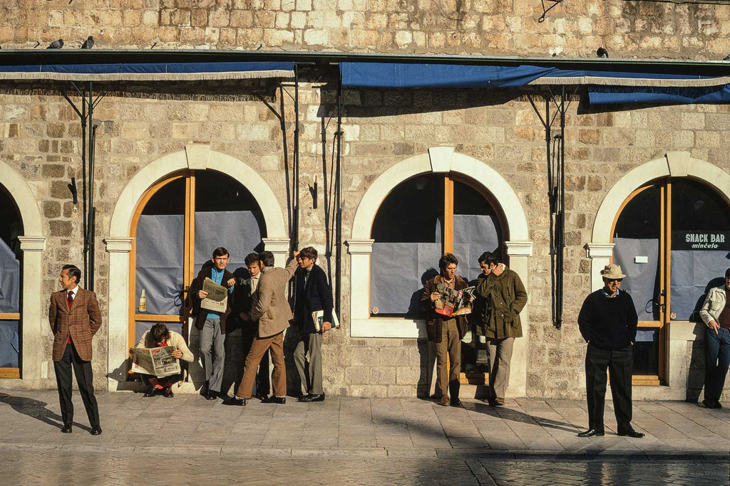 Standing Walking No 30 – Jay Maisel