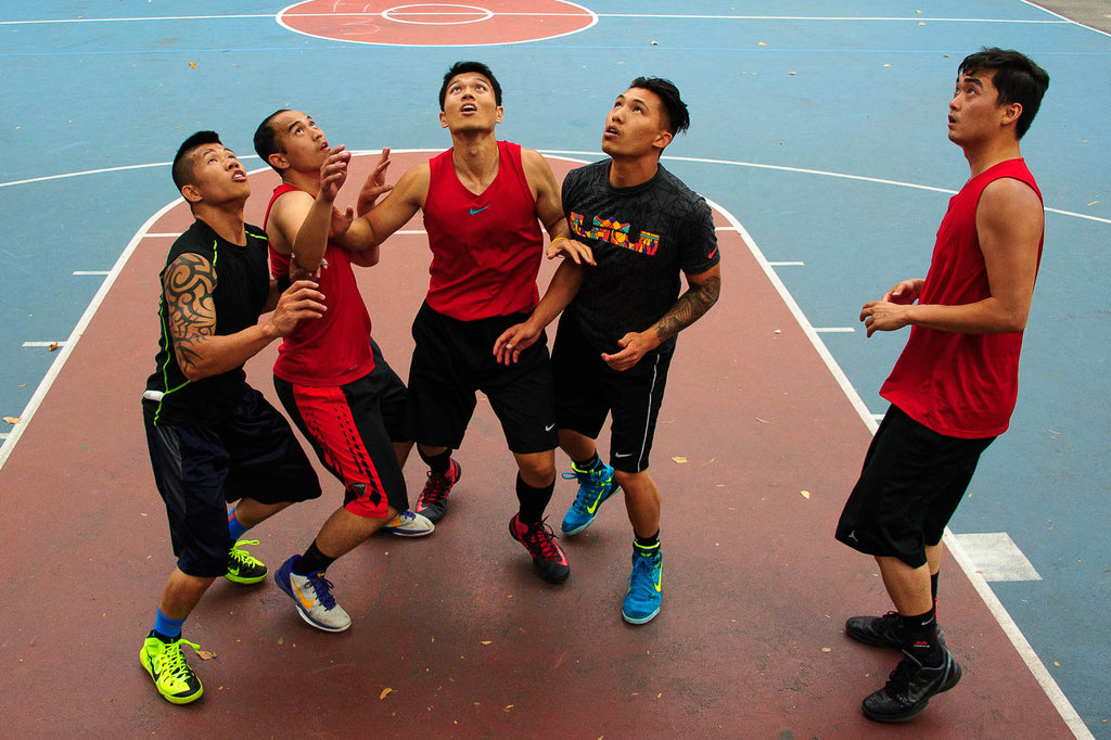 Standing Walking No 33 – Jay Maisel