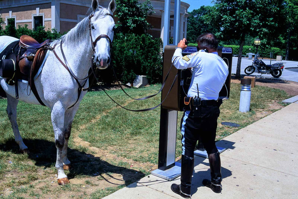 Standing Walking No 47 – Jay Maisel