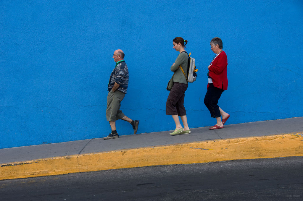 Standing Walking No 58 – Jay Maisel