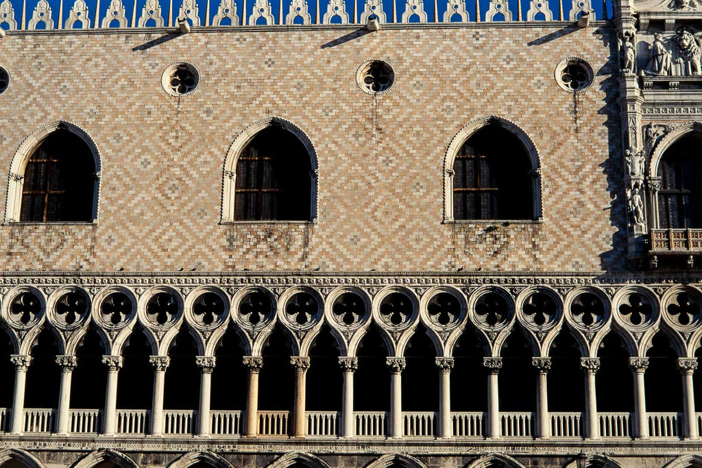 Facades No 65 – Jay Maisel