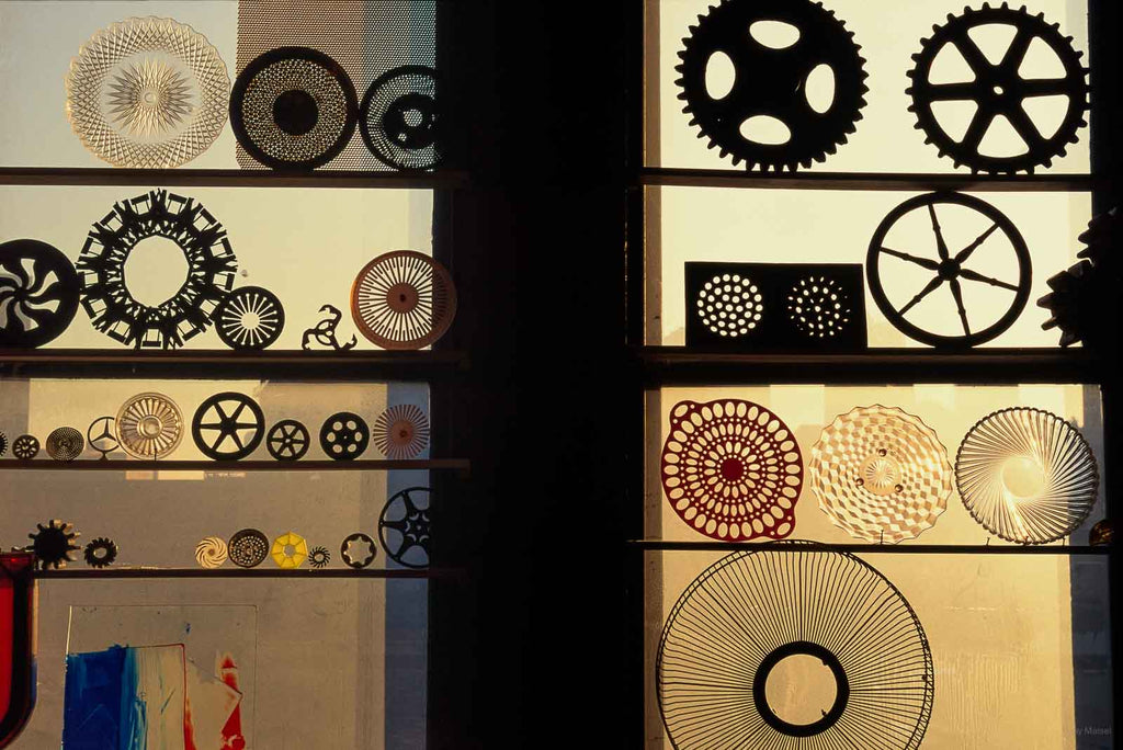 Round Objects on WIndow – Jay Maisel