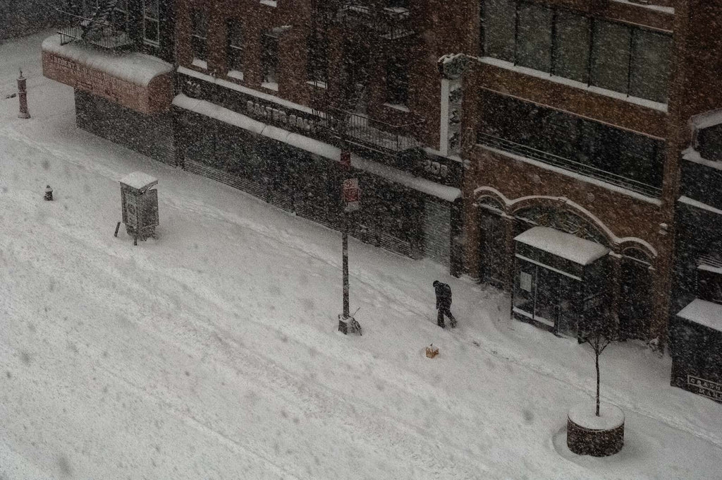 Standing Walking No 84 – Jay Maisel