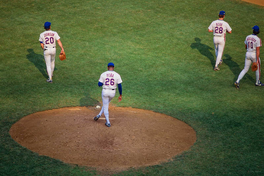 Standing Walking No 90 – Jay Maisel