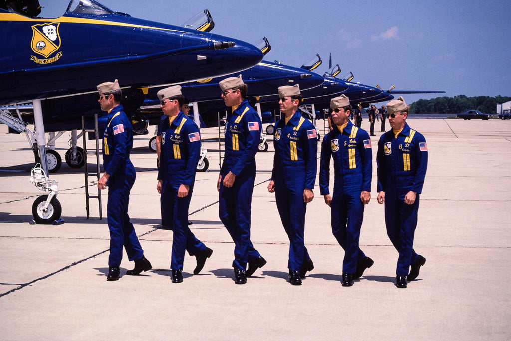 Standing Walking No 98 – Jay Maisel