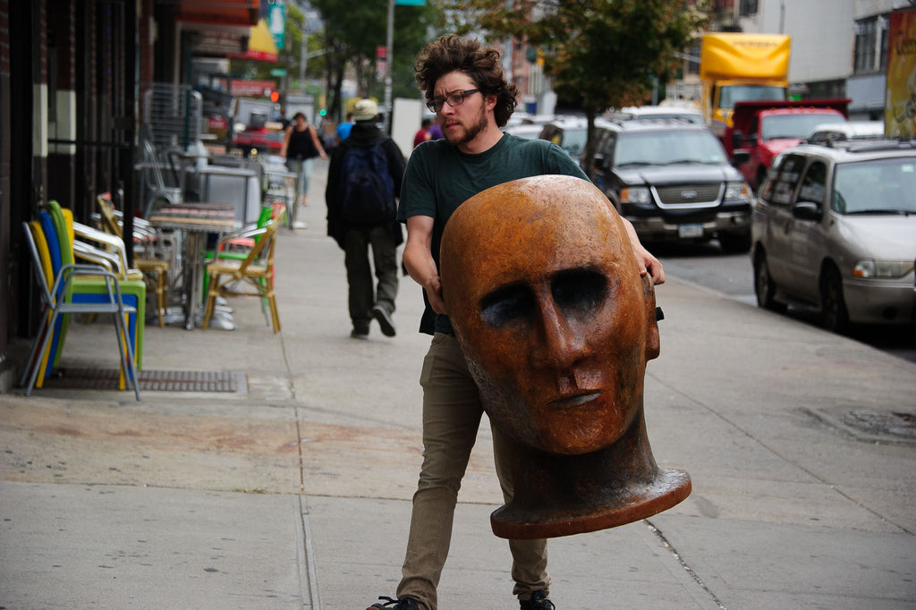 Man Carrying Head, NYC – Jay Maisel