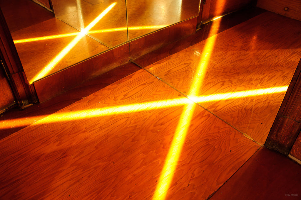 Single Ray of Light – Jay Maisel